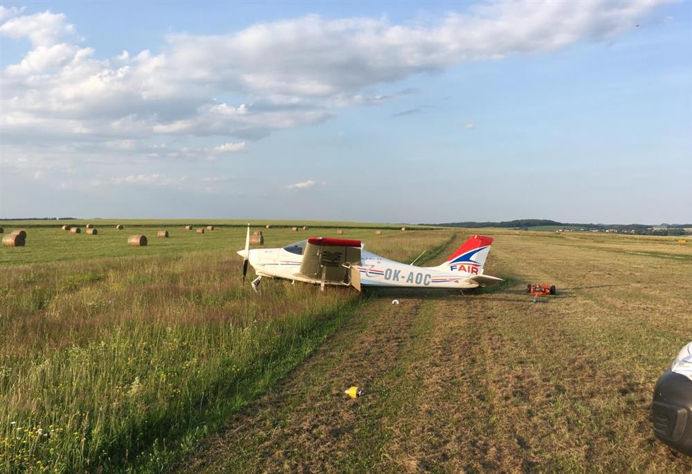 Rozbor: Nácvik vysazení motoru skončil na světle a bez podvozku ...