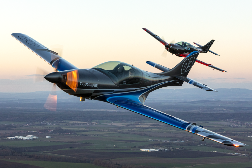 FOTO: Český výrobce JMB Aircraft poodhaluje VL3 s trubopropem - Aeroweb.cz