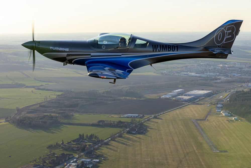 FOTO: Český výrobce JMB Aircraft poodhaluje VL3 s trubopropem - Aeroweb.cz