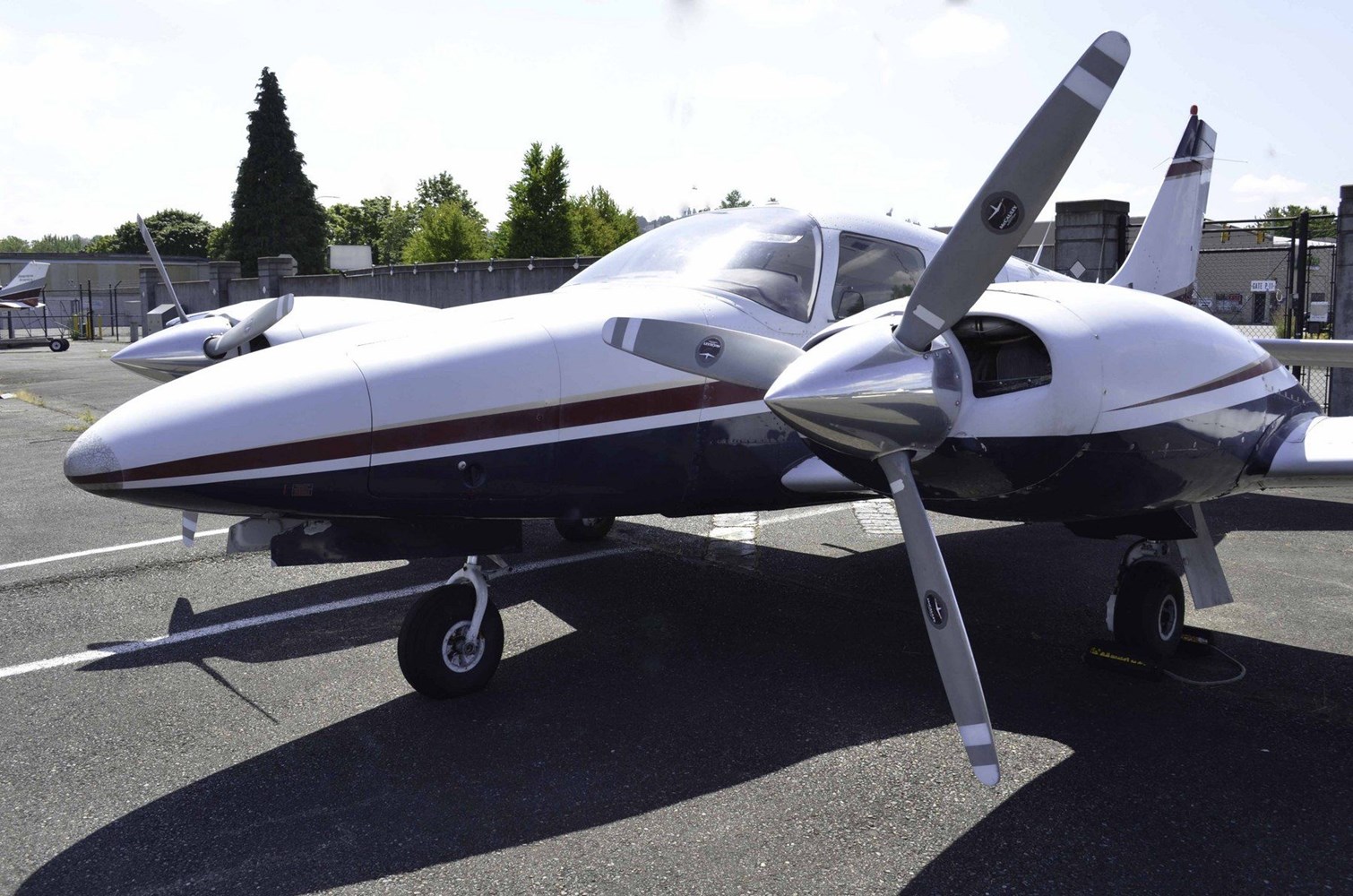 Piper PA-34-220T Seneca III - Přehled letadel - Aeroweb.cz