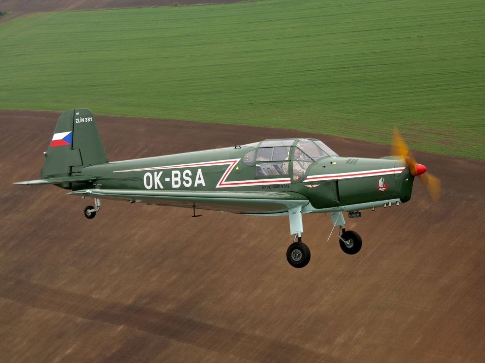 VIDEO: Jan Rudzinskyj představuje legendu - Zlín Z-381 - Aeroweb.cz